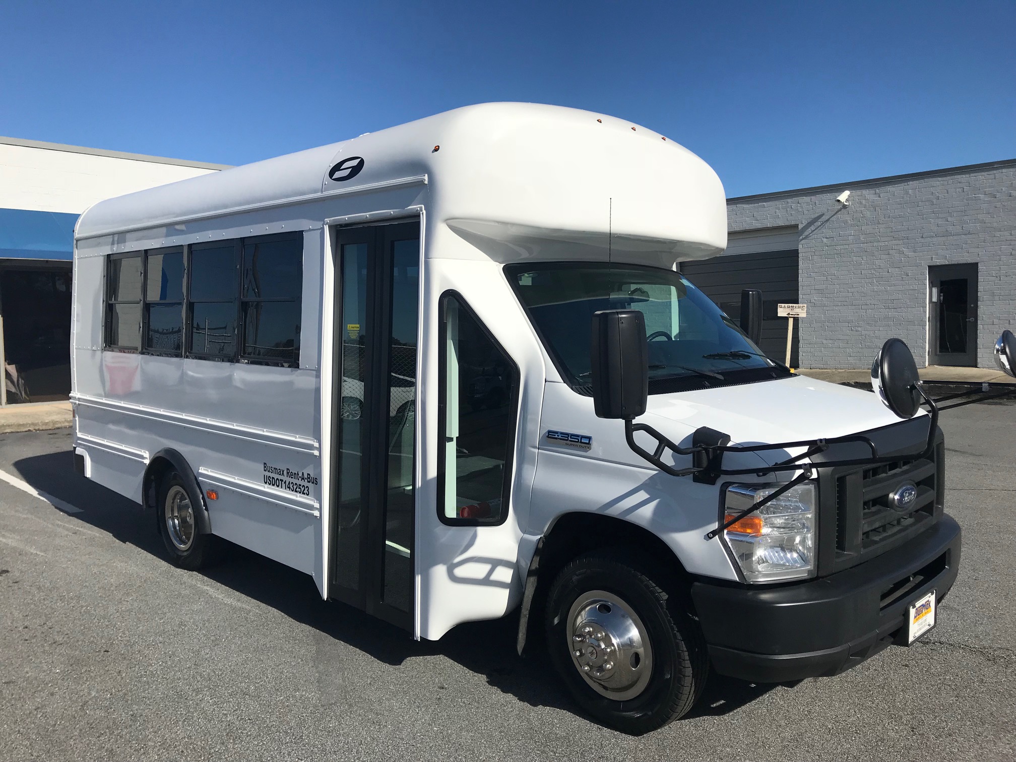 15 Passenger Activity Bus Leasing – BusMax Leasing